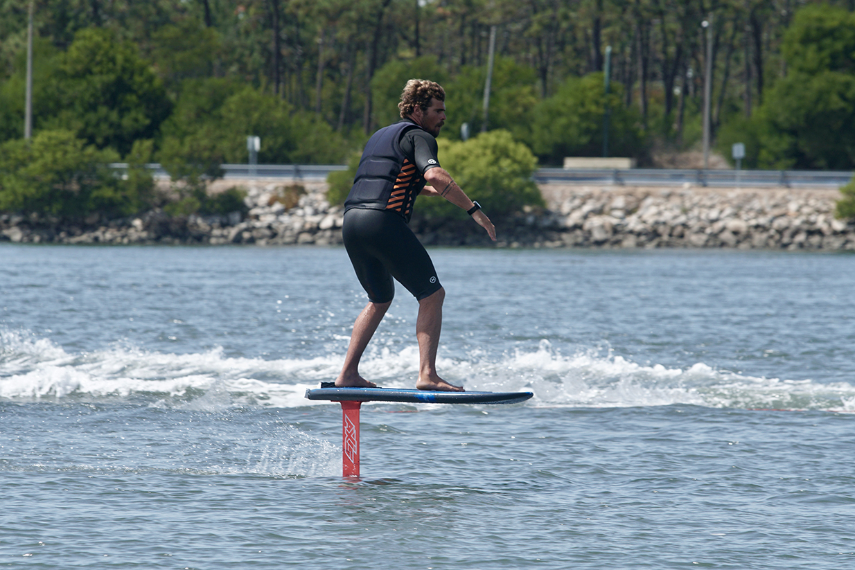 Foil: Flying over water | Livin Barca